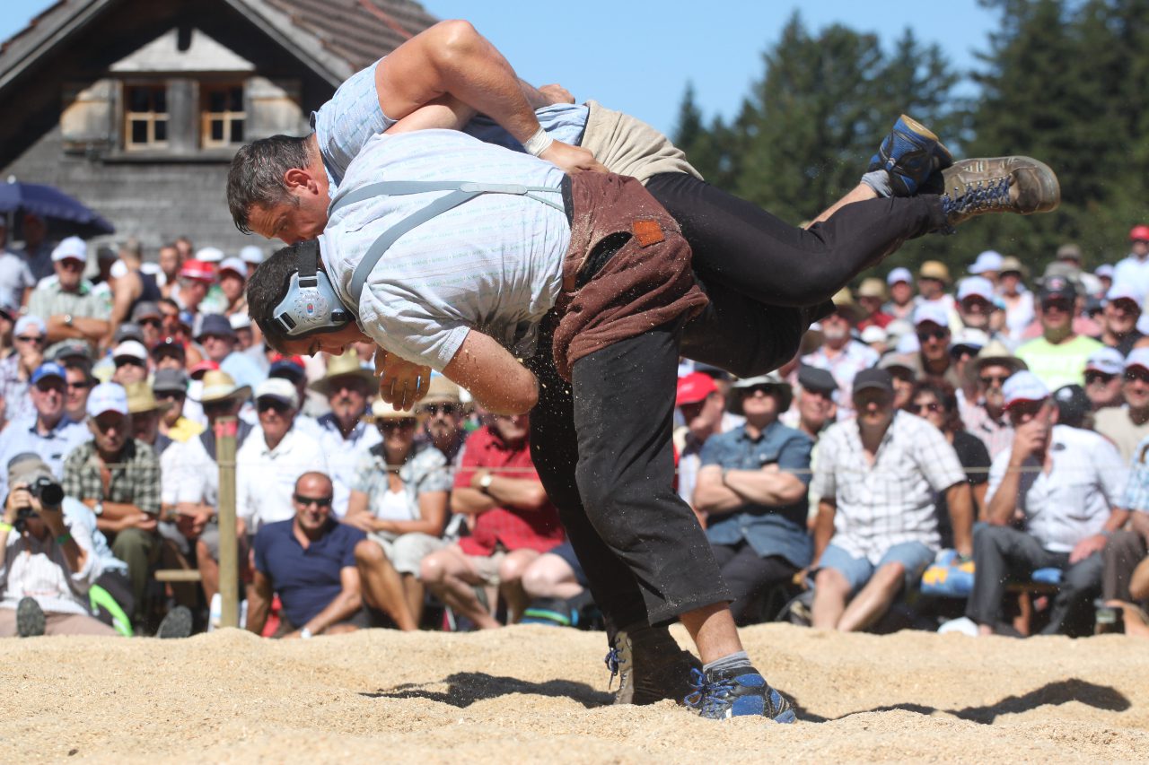Jetzt ist Schwingerkönig Arnold Forrer an der Reihe | Schlussgang