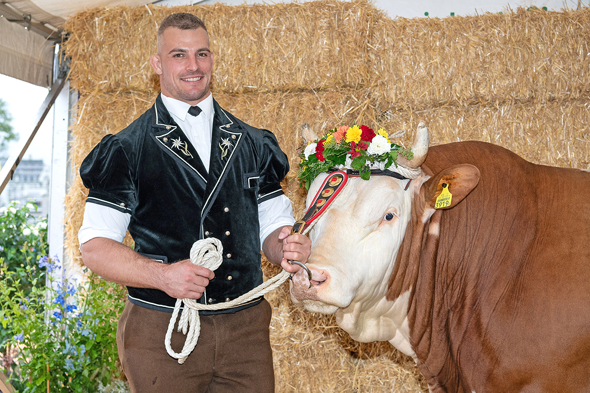 Schwinger des Monats: Schwinger des Monats August: Samuel Giger gewinnt ...